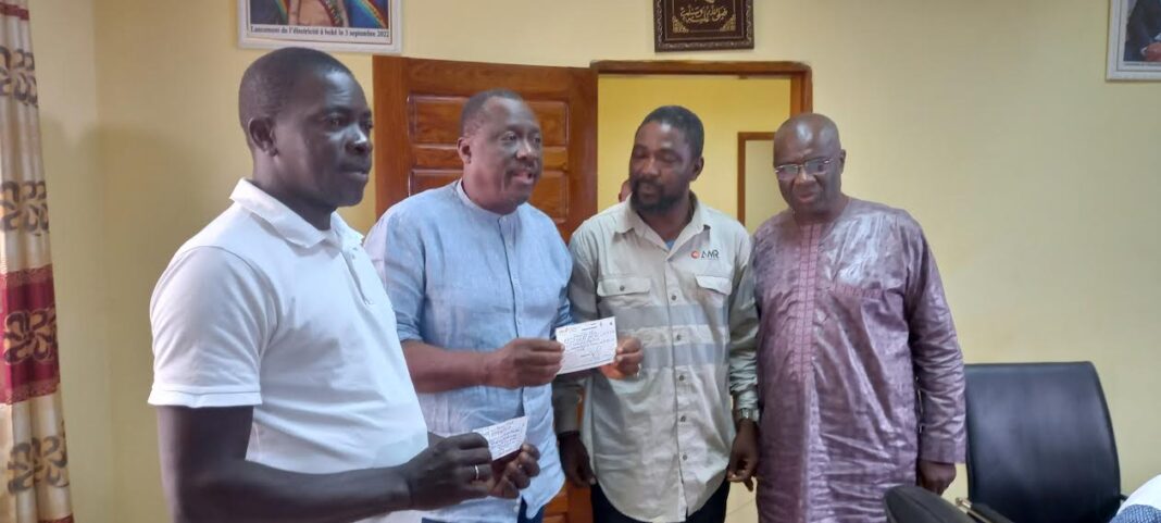 Boké-Mines: La Société AMR paie plus de 94 millions GNF de taxes superficiaires aux communautés ...