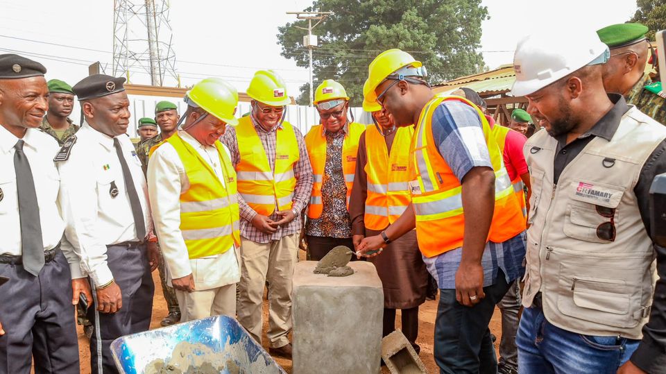 Faranah: Le PM procède à la pose de la première pierre du commissariat ...