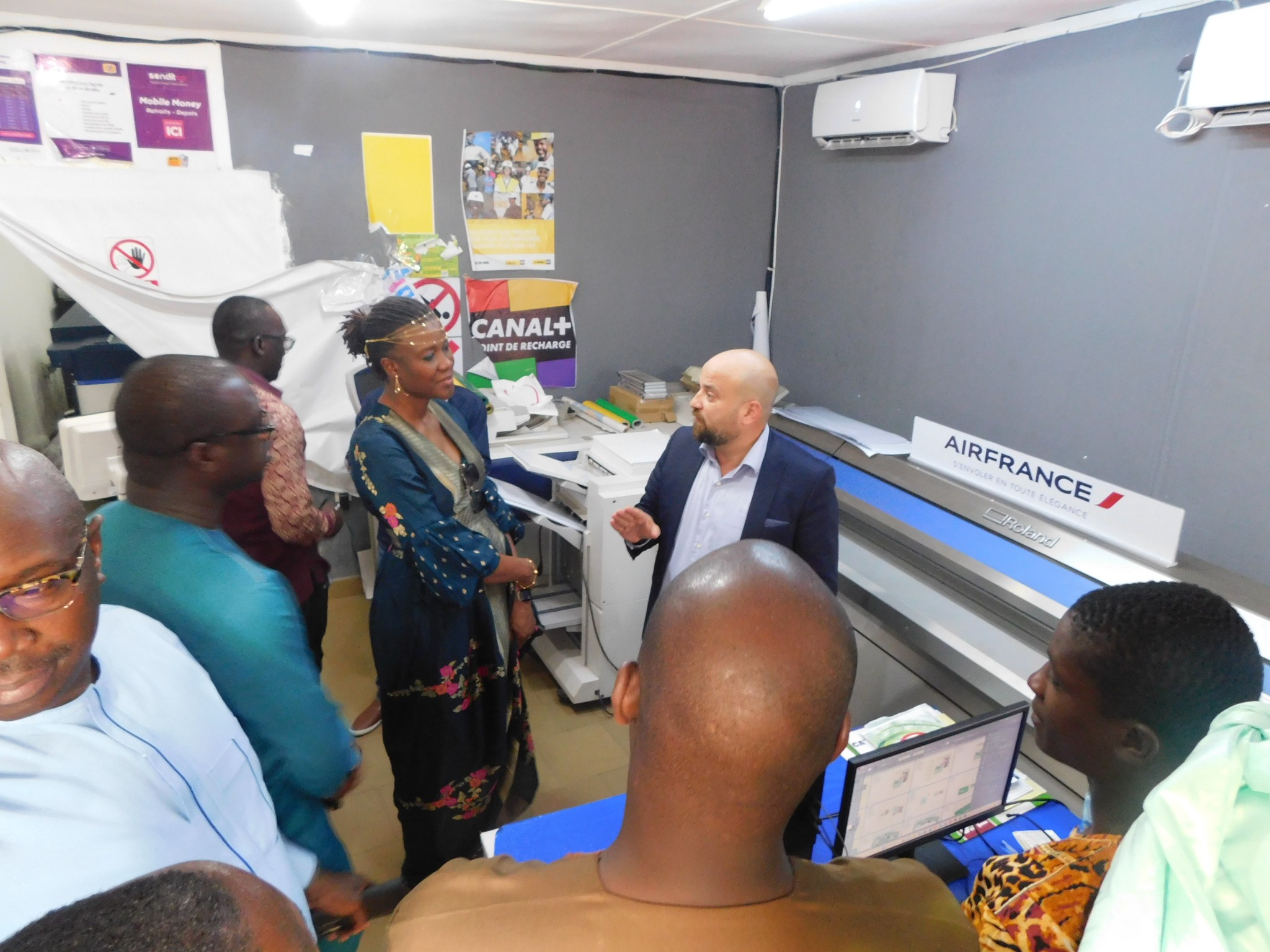 Conakry : La ministre de l’information et de la communication en visite dans les agences de ...