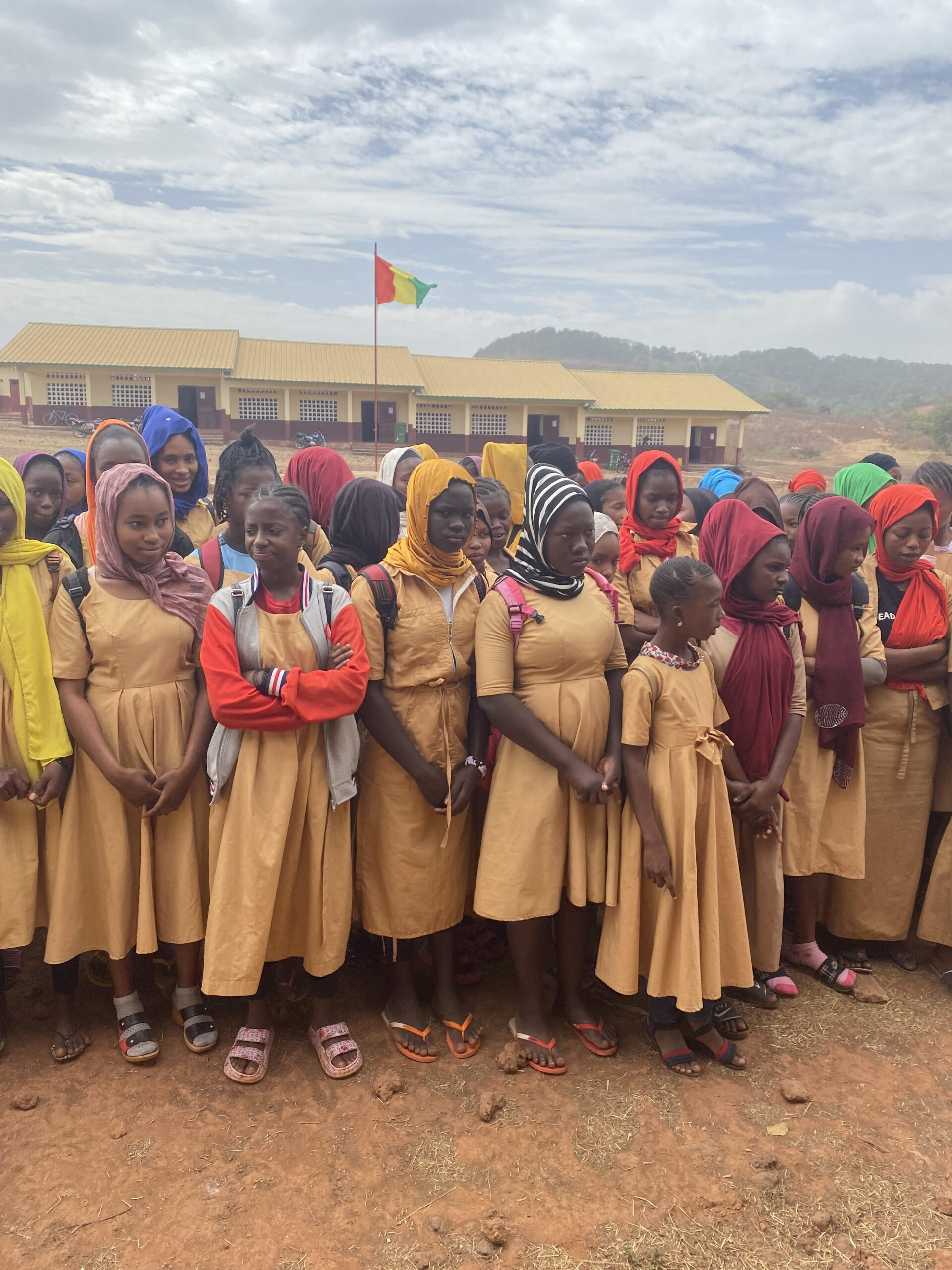 Koubia : Le Projet SWEDD offre des kits scolaires aux filles dans sept ...