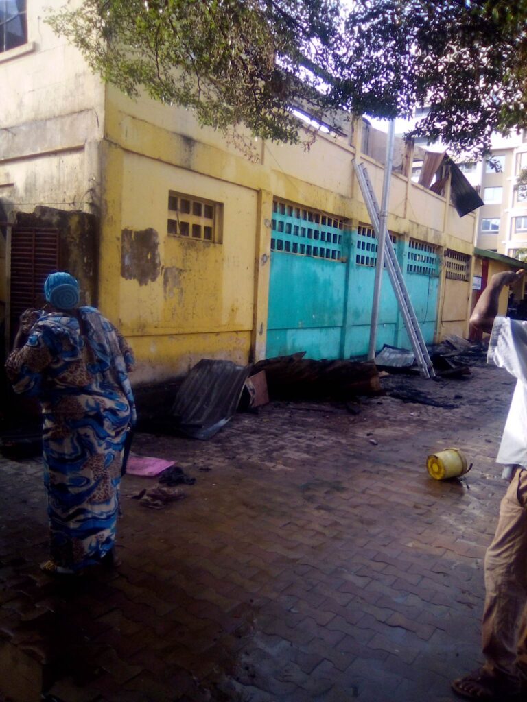 Conakry/Incendie au collège château d'eau de Kaloum - AGP GUINEE
