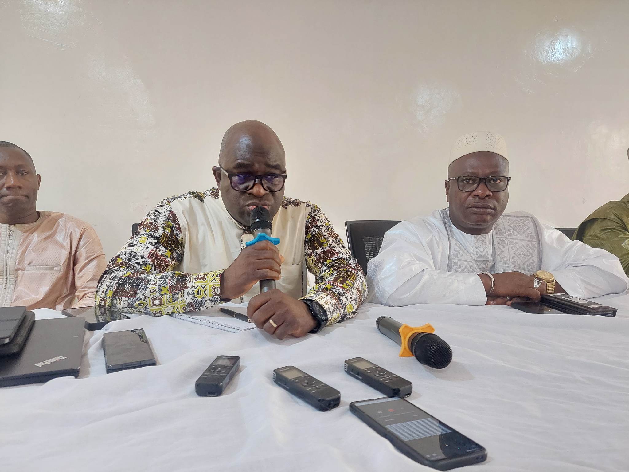 Conakry/Matoto : Échange entre la direction de l’EDG et les chefs de ...