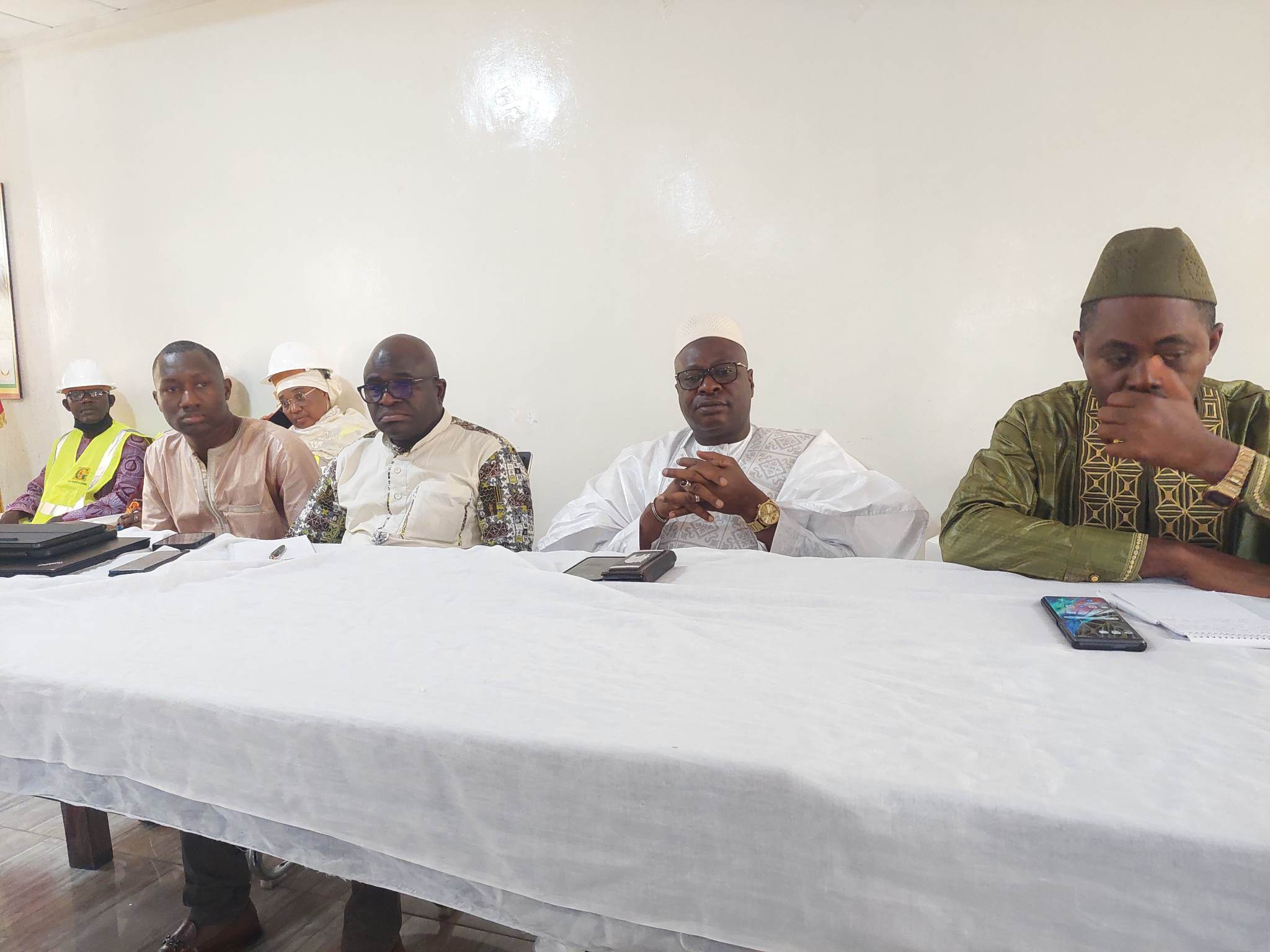 Conakry/Matoto- Vente de terrain de football : Le maire Mamadouba Tos ...