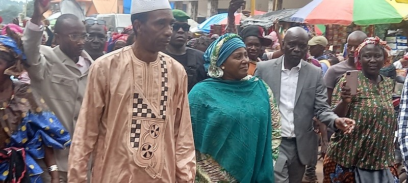 Kindia : La ministre Aicha Nanette Conté à l'écoute des commerçantes du ...
