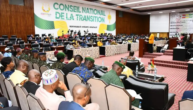 Guinée : Le président du CNT convie les conseillers à une plénière ce ...