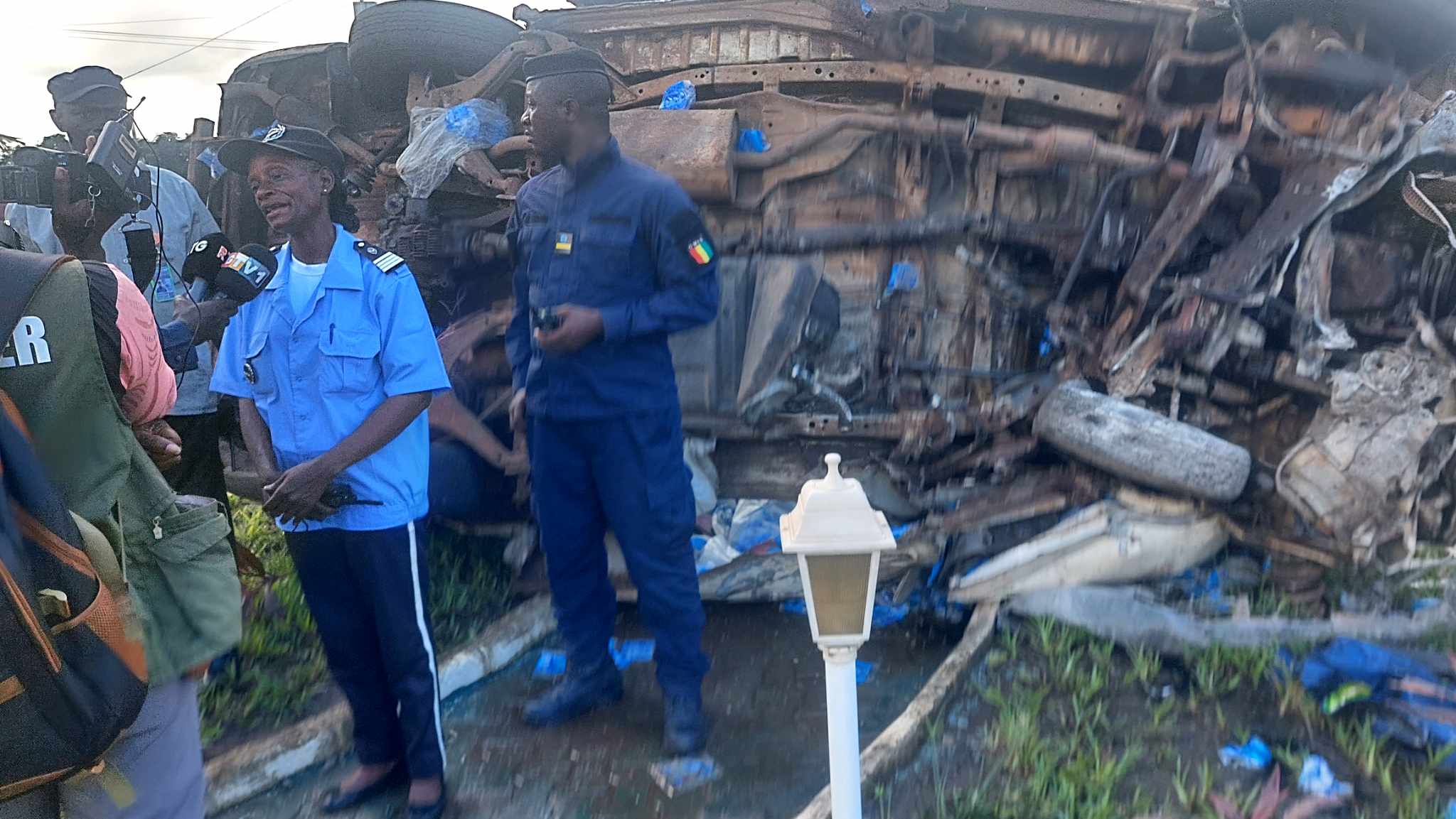 Conakry/Matoto : Un minibus se renverse au rond-point de la tannerie ...