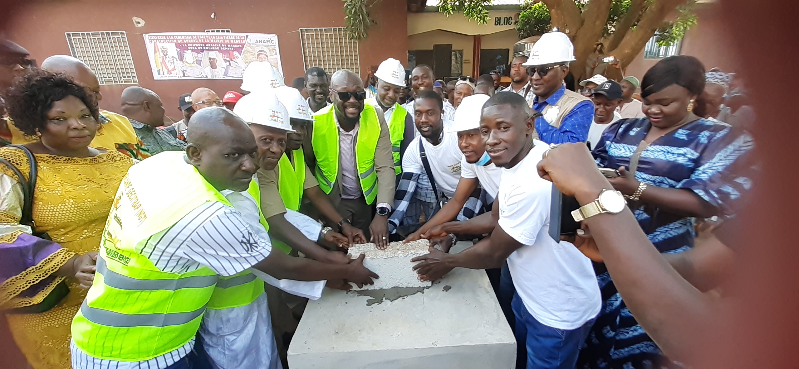 Coyah : Pose de la première pierre de la construction du siège de la ...