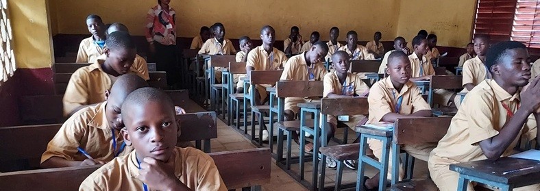 Conakry: 30522 candidats affrontent les épreuves du CEE dans les ...