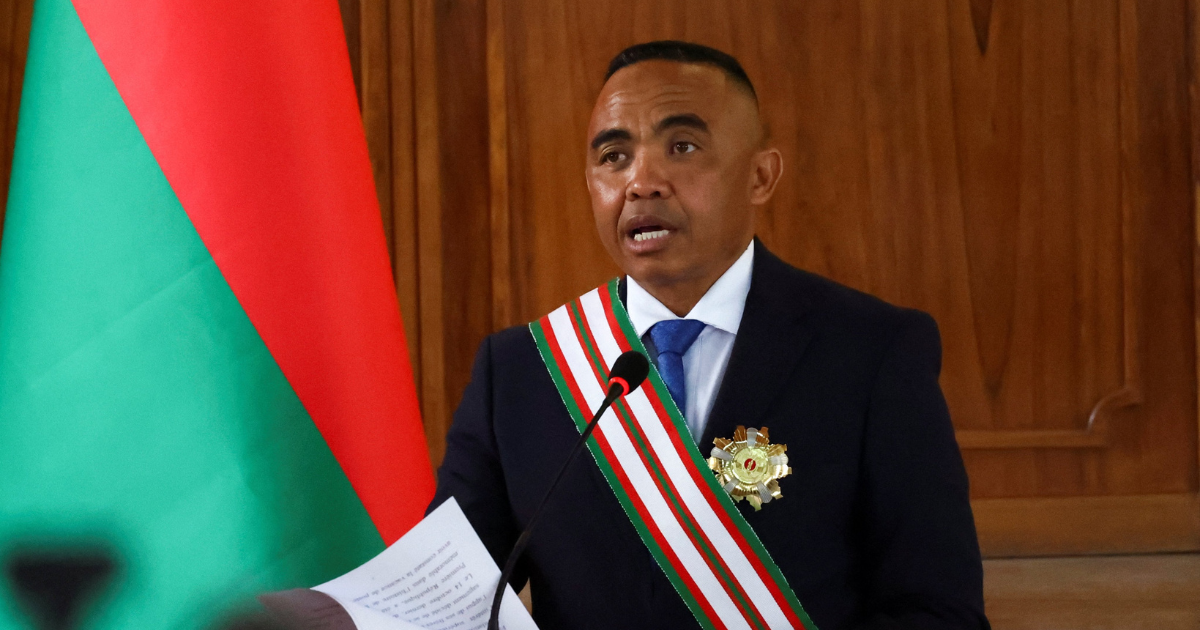 Madagascar: le colonel Randrianirina investi président