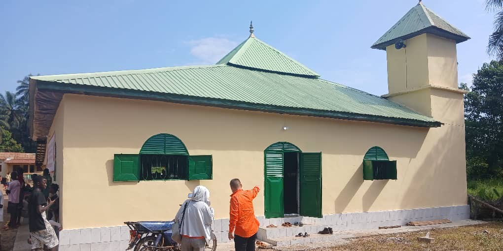 Boké : Le Consortium SMB-Winning remet la mosquée de Merbenssia après ...