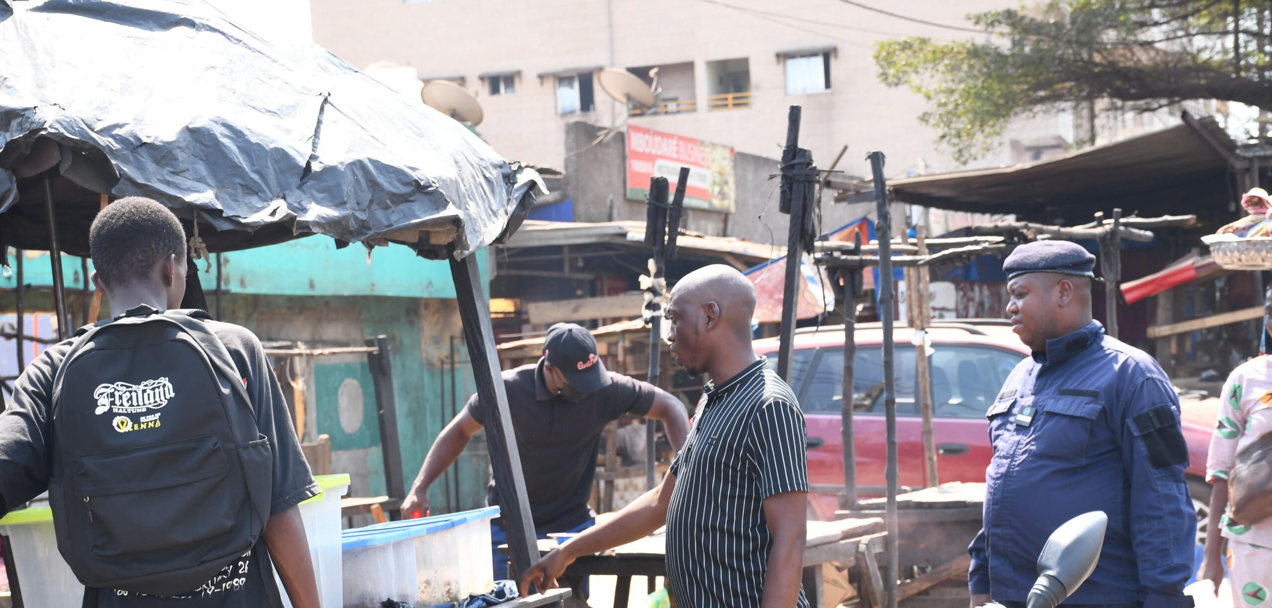 Conakry/Gbessia: Une opération de marquage des encombrants lancée le ...